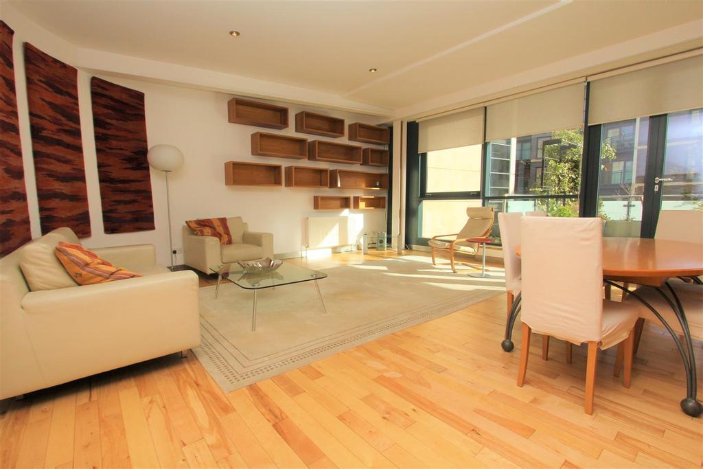 Simpsons Fold, Dock Street 2 bed flat - £1,250 pcm (£288 pw)