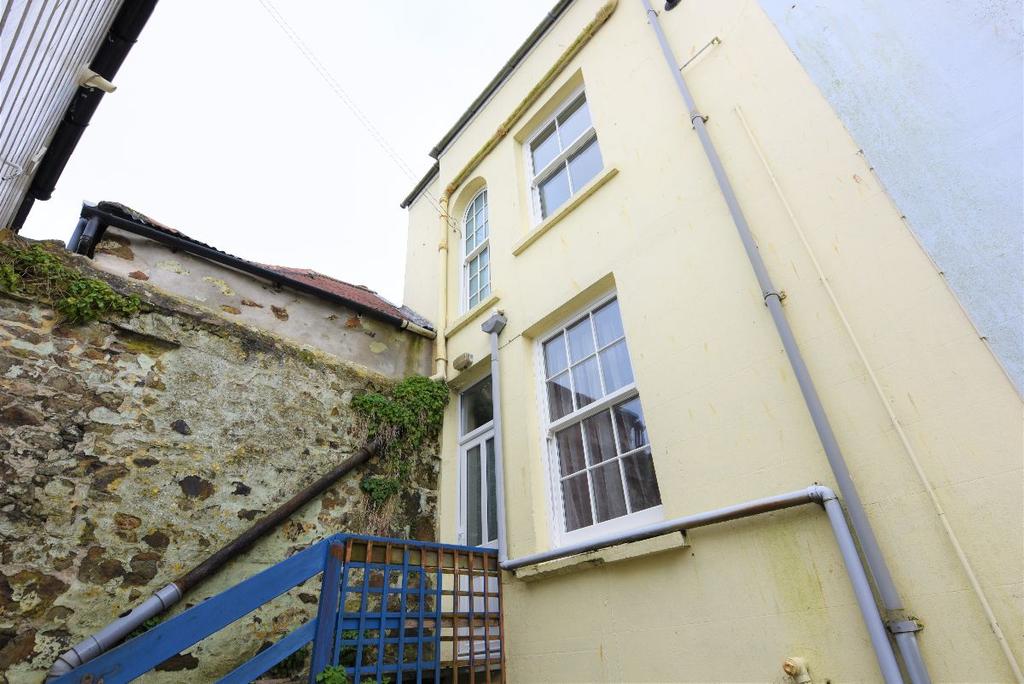 Wendron Street, Helston 3 bed terraced house - £775 pcm (£179 pw)