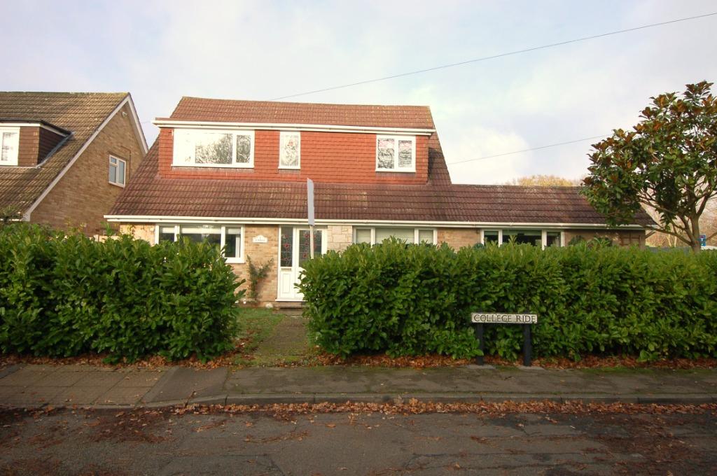 College Ride, Bagshot 5 bed detached house - £625,000