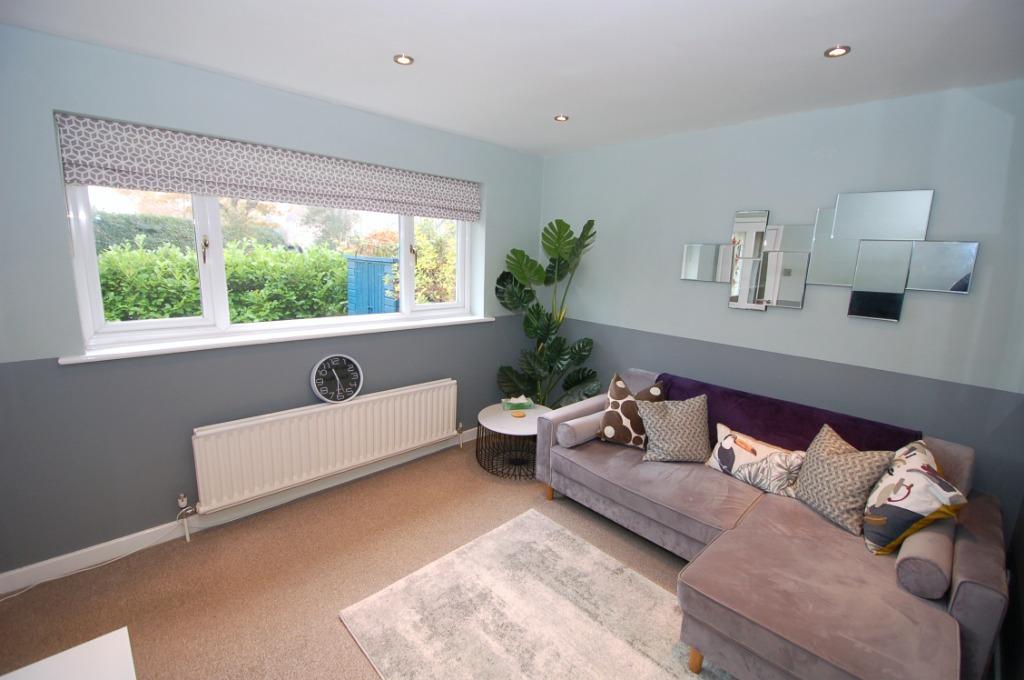 College Ride, Bagshot 5 bed detached house - £625,000