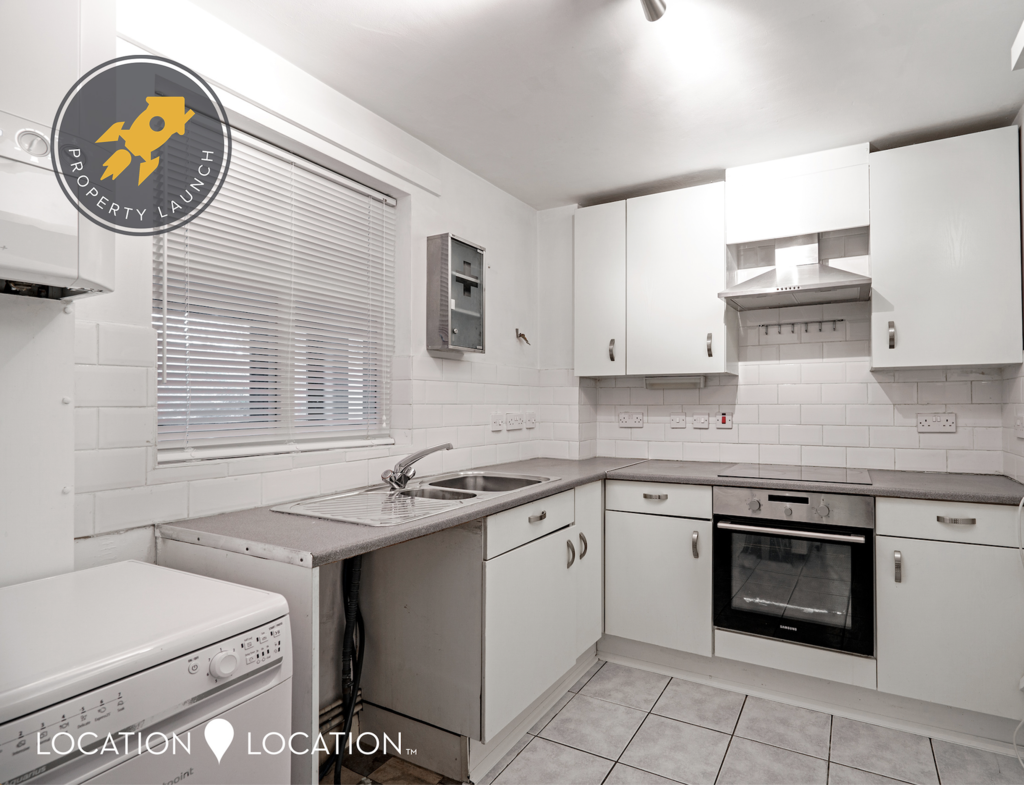 Matthias Road, N16 2 bed flat - £350,000