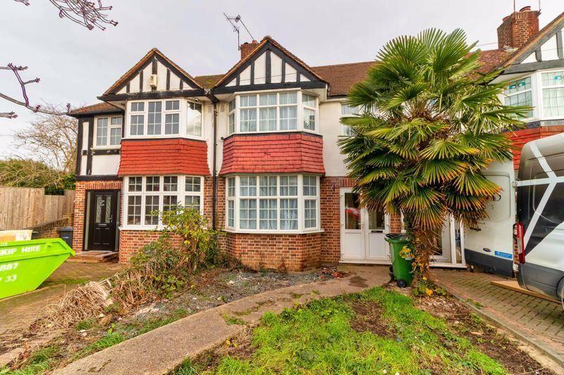 Westdean Avenue, London, SE12 9NH 3 bed terraced house - £330,000