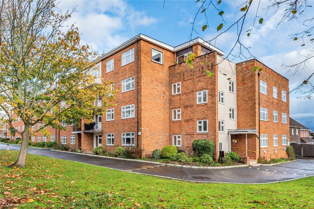 Bassett Court, Bassett Avenue... 2 bed apartment - £180,000