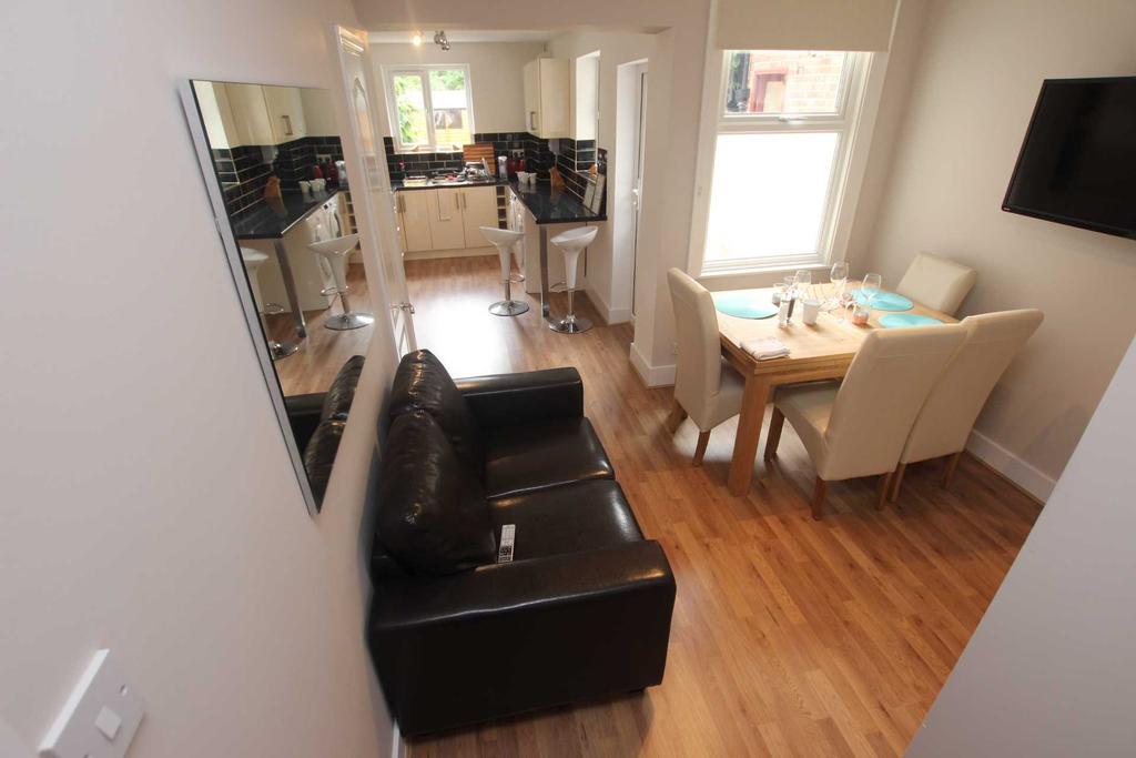 Hall Lane, Liverpool 5 bed semi-detached house - £2,058 pcm (£475 pw)