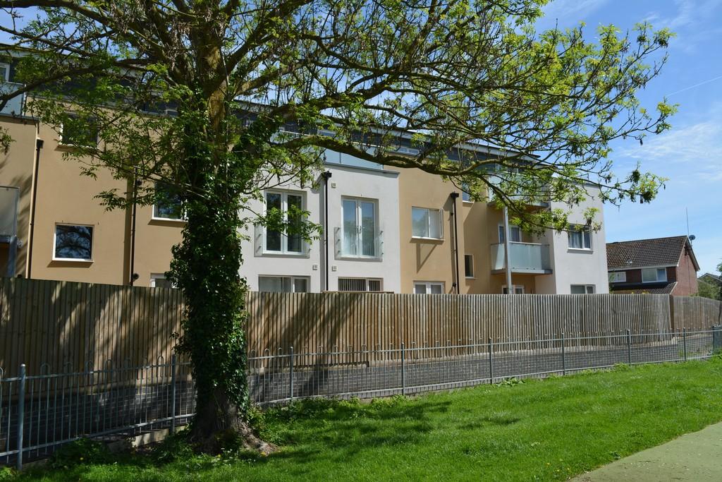 Millbrook Square, Grove 2 bed apartment - £850 pcm (£196 pw)