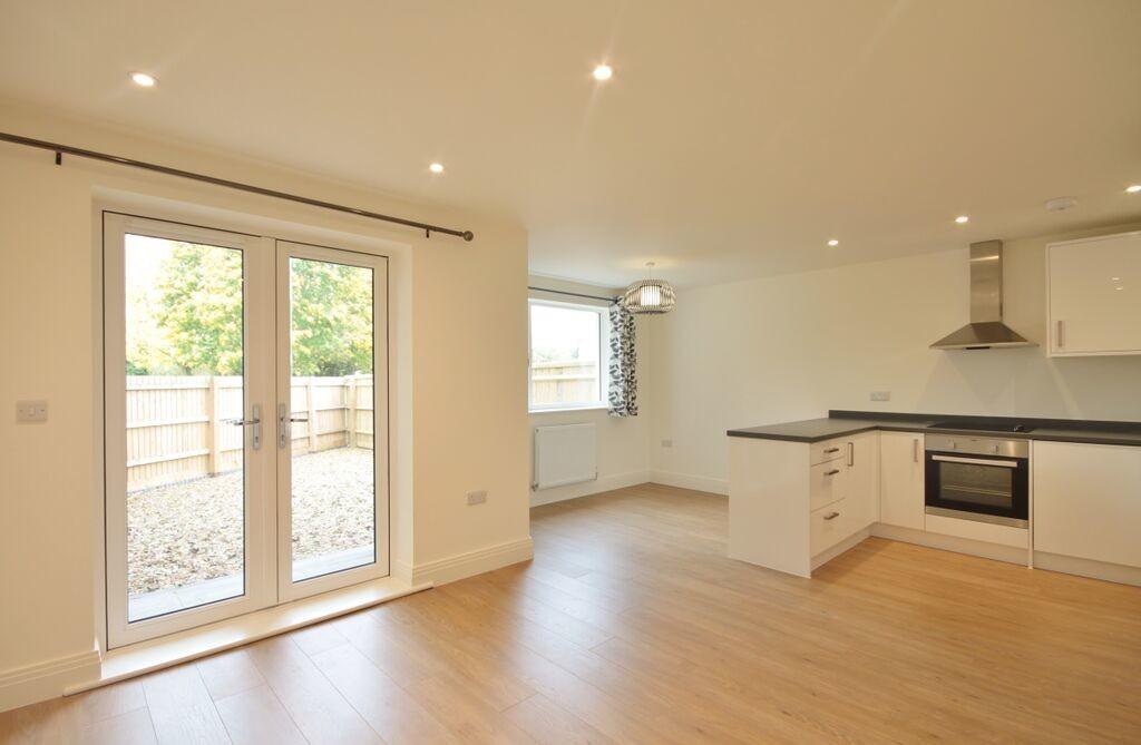 Millbrook Square, Grove 2 bed apartment - £850 pcm (£196 pw)