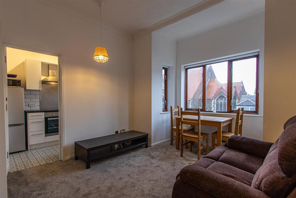 Piercefield Place, Adamsdown 1 bed apartment - £600 pcm (£138 pw)