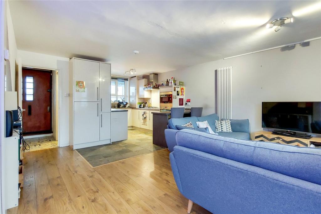 Derby Court, 2 Overbury Street... 3 bed maisonette - £399,995