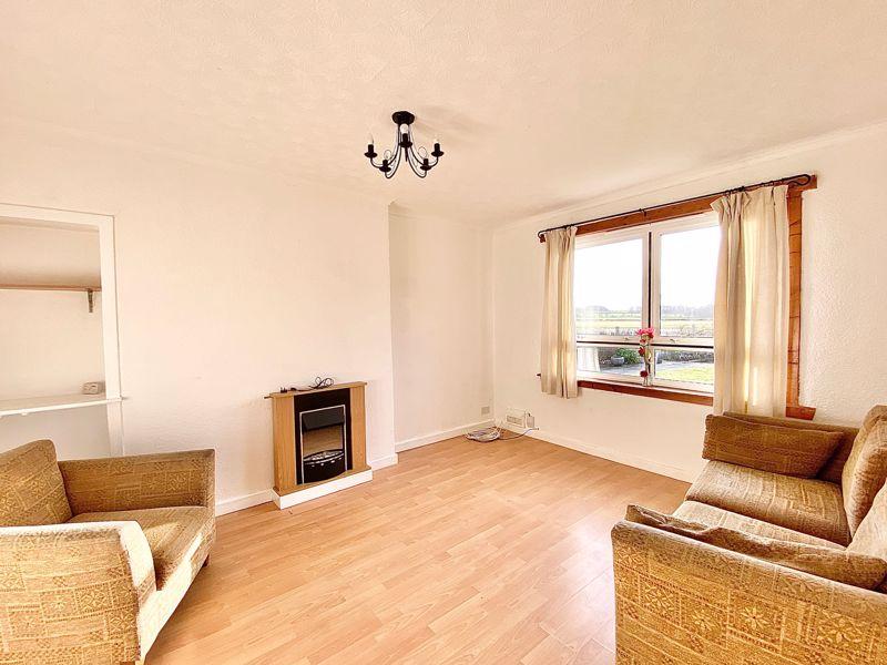 South Drive, Muirhead, Troon 3 bed flat - £78,000