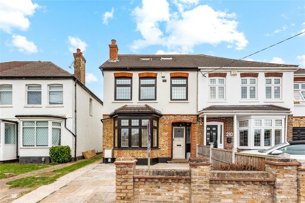 Front Lane, Upminster, RM14 4 bed semi-detached house - £575,000