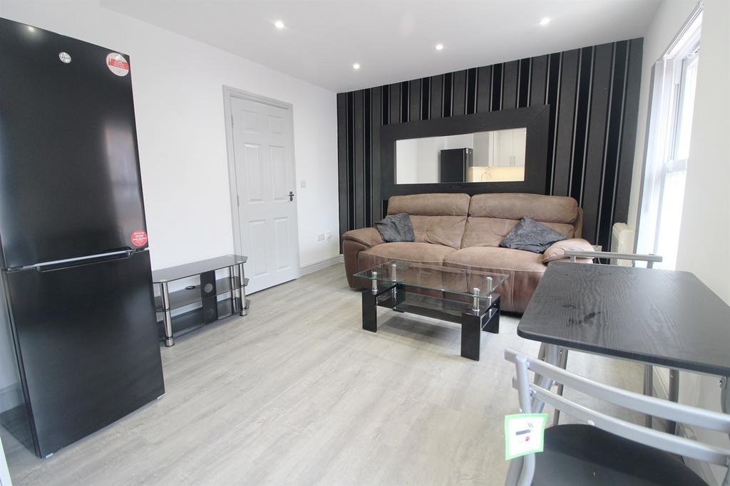 Cross Street, Reading, RG1 1 bed apartment - £1,200 pcm (£277 pw)