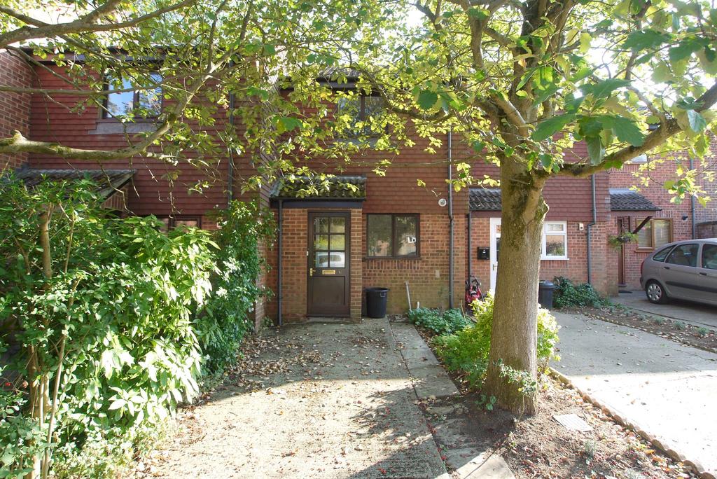 Cross Keys Close, Sevenoaks, TN13 2 bed terraced house - £1,200 pcm (£ ...
