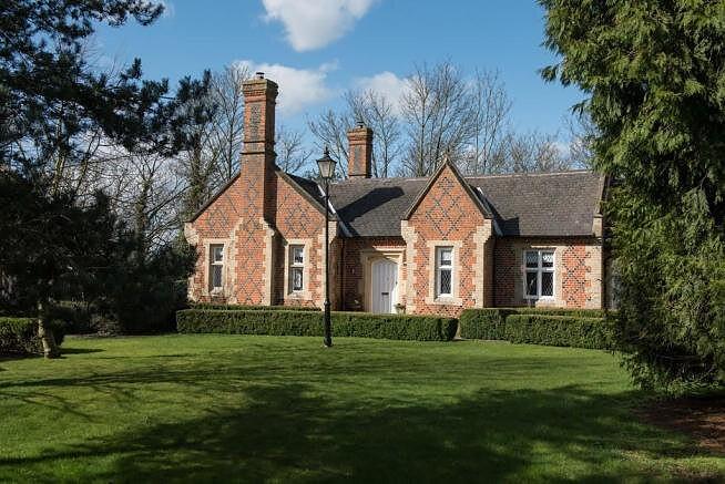 Grey Lady Place, Billericay, Essex, CM11 2 bed ground floor flat - £540,000