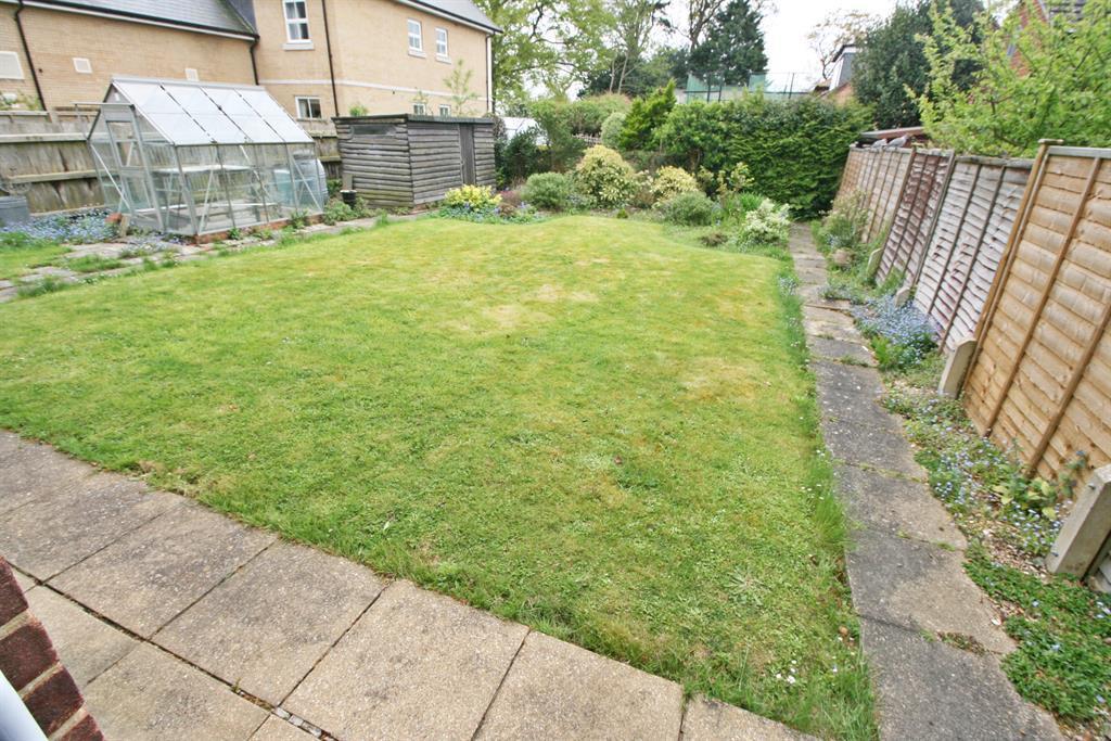 Victoria Road, Netley Abbey... 3 bed property - £450,000