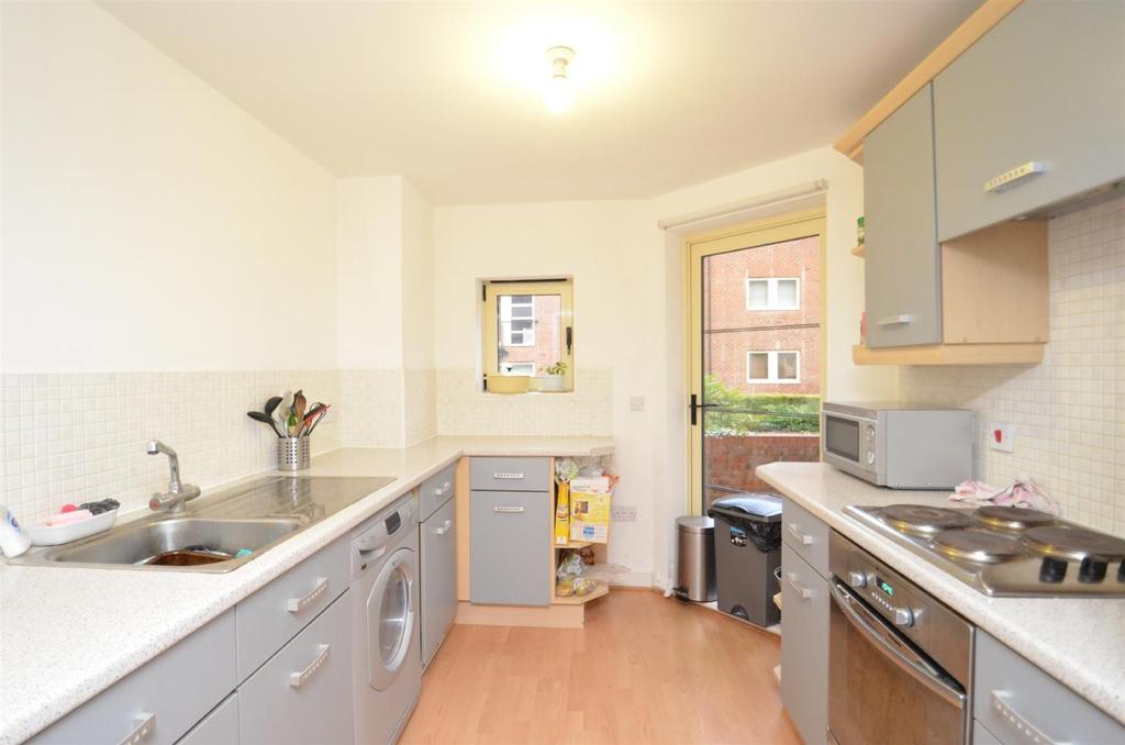 Skipton House, Lawrence Square York 3 bed private hall - £1,560 pcm (£ ...