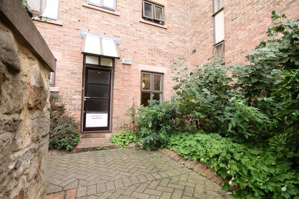 The Mews, City Centre 2 bed apartment - £686 pcm (£158 pw)