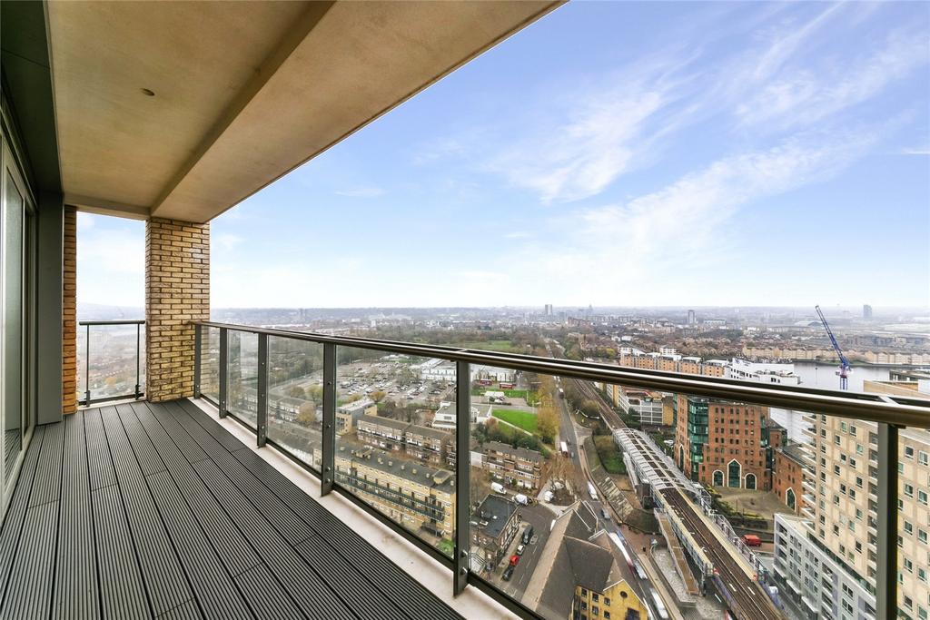 Heritage Tower, 118 East Ferry Road, E14 2 bed apartment - £750,000