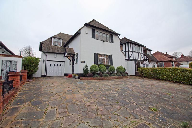 Addington Road, Sanderstead, Surrey 3 bed detached house - £765,000