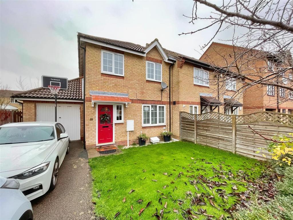 Chetwode Avenue, Monkston, Milton Keynes 3 bed semi-detached house - £ ...