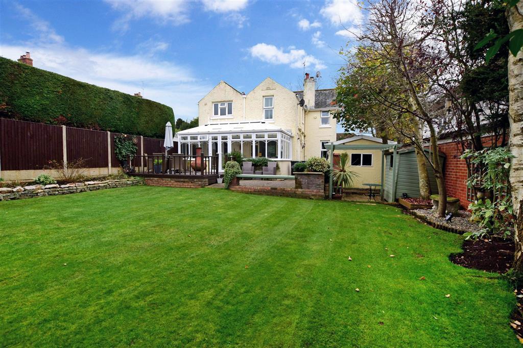 Durrington Hill, Worthing, West Sussex 3 bed detached house - £550,000