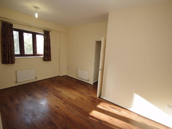 Silas Court, Lockhart Road, WATFORD... 2 bed apartment - £1,150 pcm (£ ...