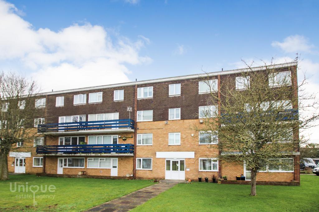 Eldon Court, Lytham St. Annes... 2 bed apartment - £575 pcm (£133 pw)