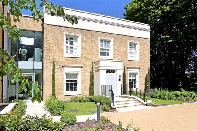 Connaught Square, Winchester... 2 bed apartment - £2,300 pcm (£531 pw)