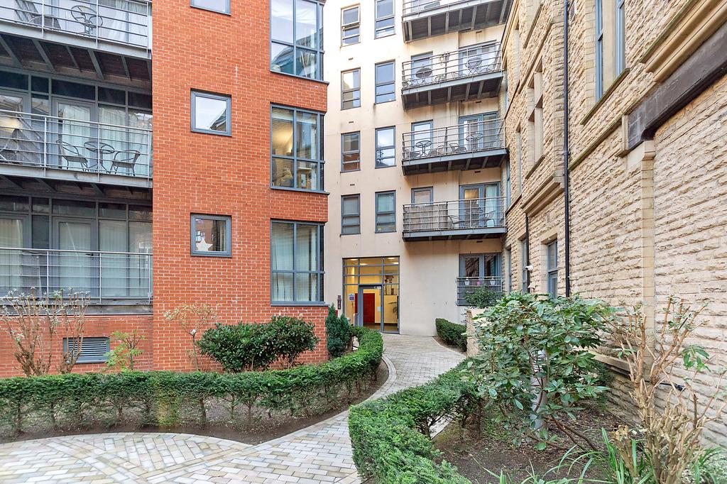 Waterloo Court, Leeds, LS10 2 bed flat - £170,000