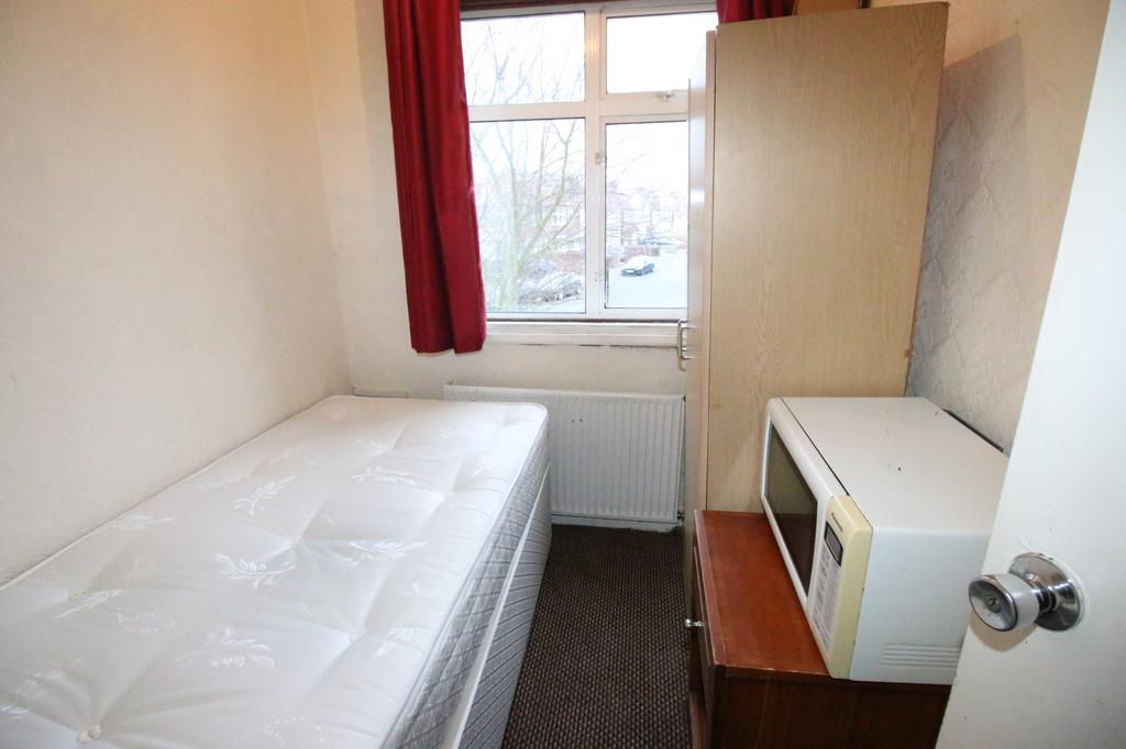 Bulstrode Road, HOUNSLOW, Greater... 1 bed in a house share - £350 pcm ...