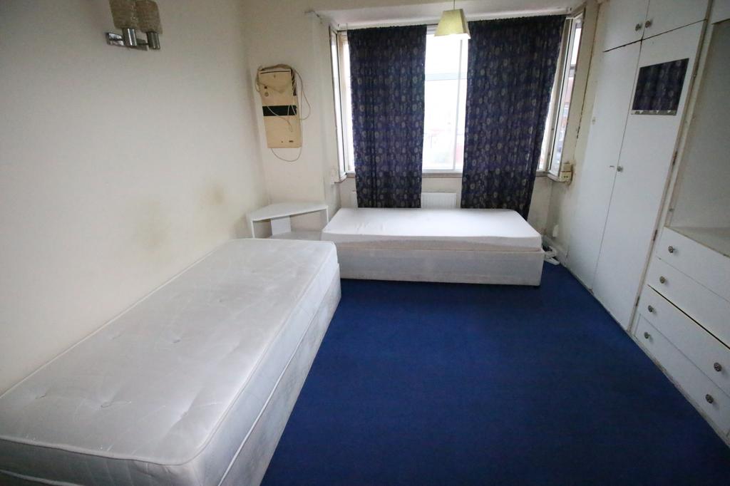 Bulstrode Road, HOUNSLOW, Greater... Terraced house - £600 pcm (£138 pw)