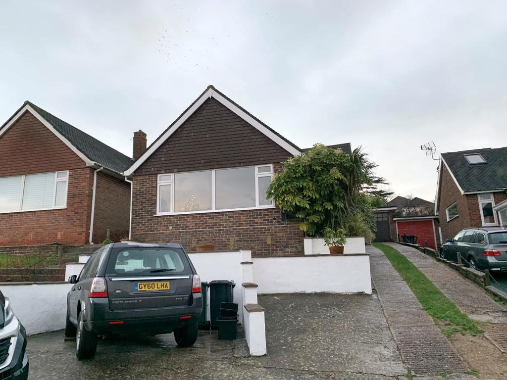 Westdene Drive, Brighton 4 bed detached house - £1,950 pcm (£450 pw)