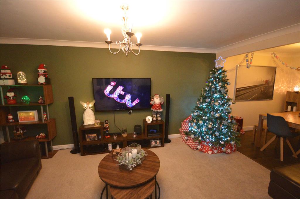 Farmbrook, Luton, Bedfordshire, LU2 3 bed detached house - £290,000