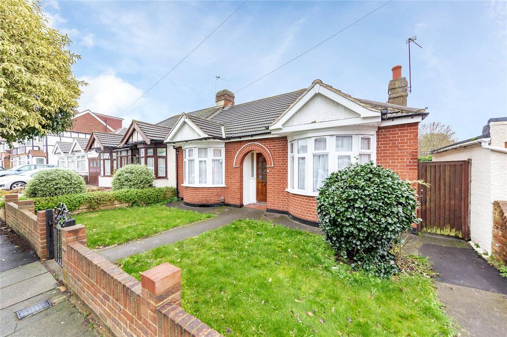 Ashmour Gardens, Rise Park, Romford, RM1 3 bed bungalow - £425,000