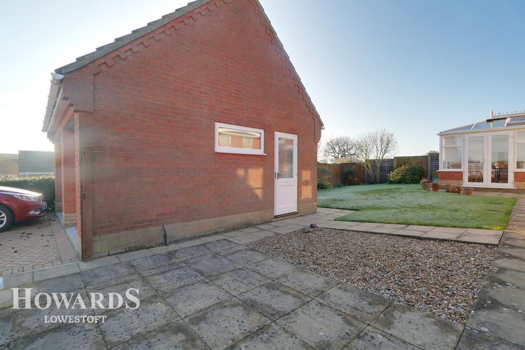 Fordson Way, Lowestoft 3 bed detached bungalow - £365,000