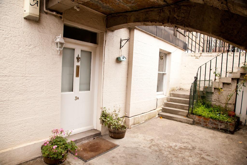 Eyre Place, New Town, Edinburgh, EH3 2 bed flat - £1,395 pcm (£322 pw)
