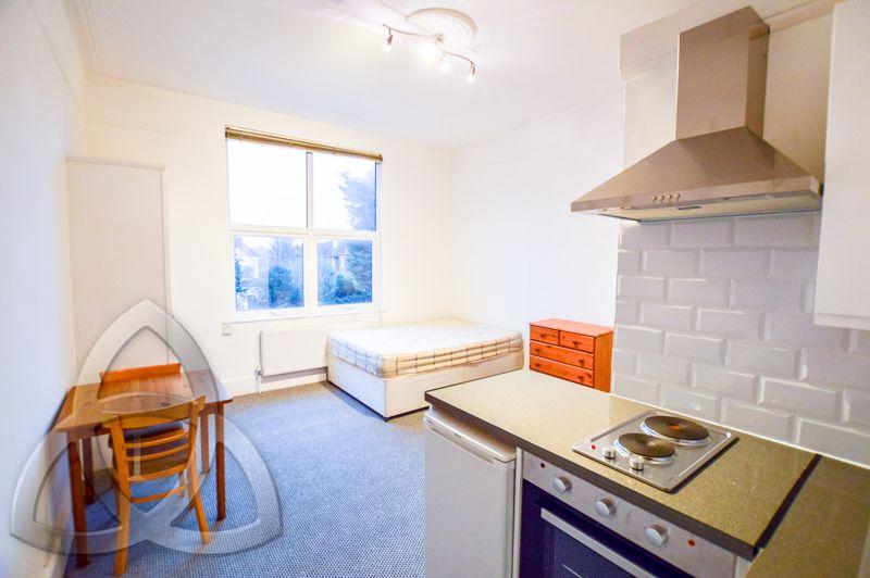 Manstone Road, London, NW2 Studio - £953 pcm (£220 pw)