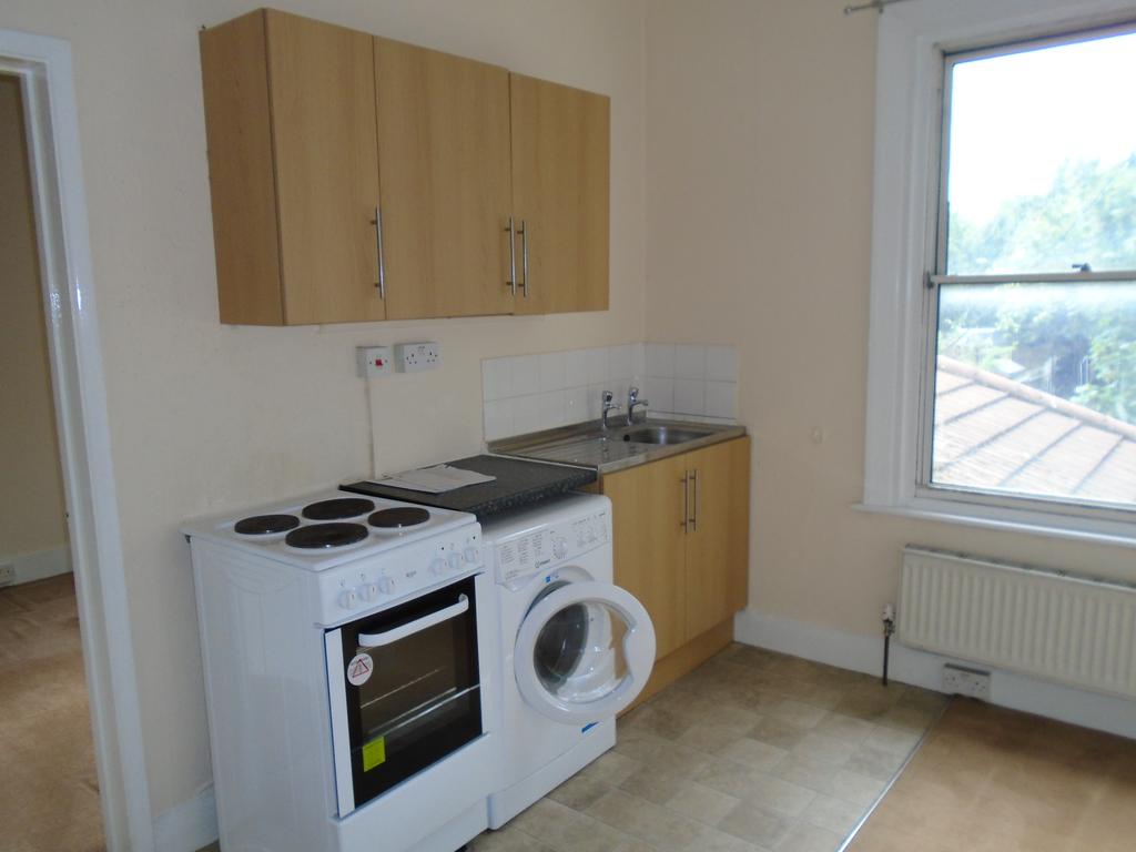Dagnall Park, South Norwood/Selhurst... Studio - £750 pcm (£173 pw)