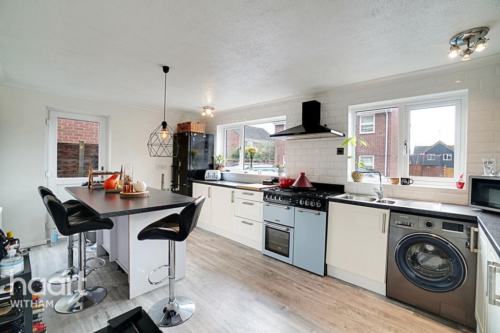 Oliver Place, Witham 4 bed detached house - £350,000