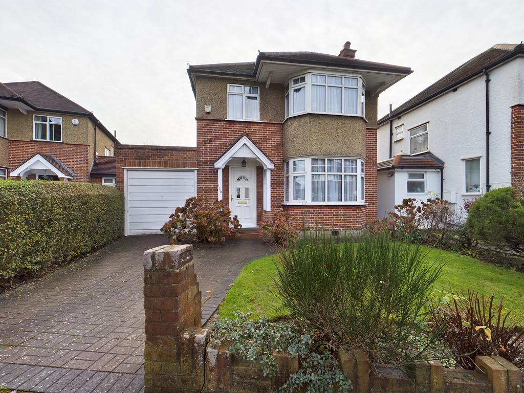 North View, Pinner 3 bed detached house - £775,000