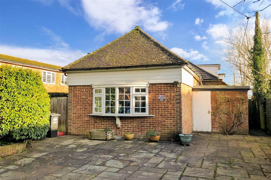 Chapel Road, Smallfield, Surrey 3 bed detached bungalow - £475,000
