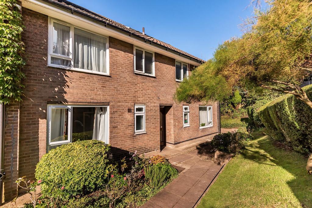 Moat Lodge, London Road, Harrow on... 1 bed flat - £1,100 pcm (£254 pw)