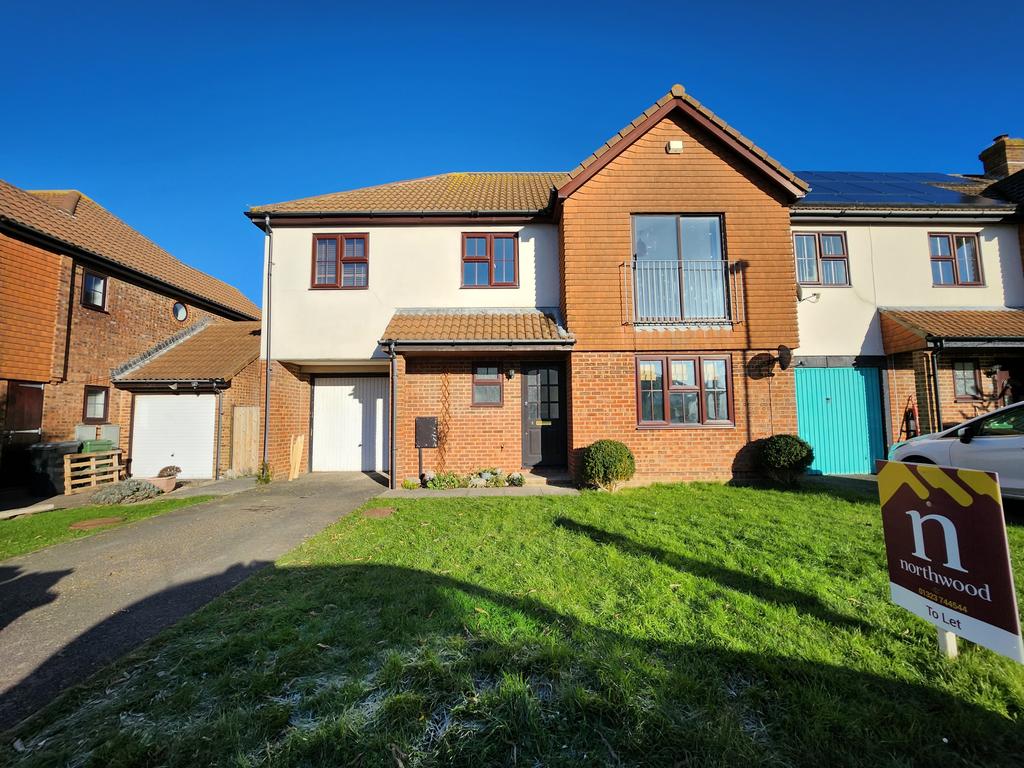 Ayscue Close Eastbourne Bn23 4 Bed Semi Detached House £1 375 Pcm