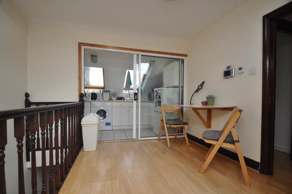 Upper Street, Angel 1 bed flat - £1,375 pcm (£317 pw)