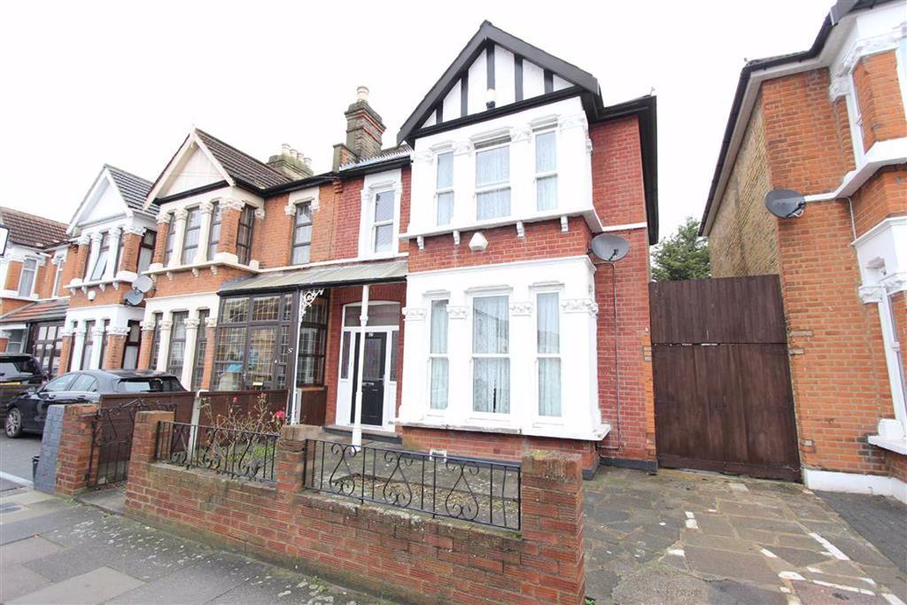 Felbrigge Road Ilford Essex Ig3 3 Bed End Of Terrace House £550 000