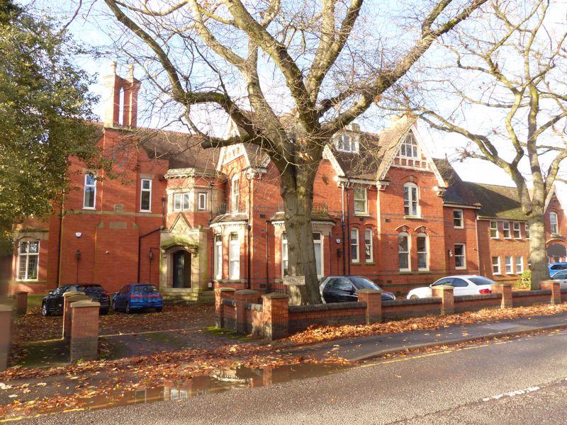 Oakhurst, Anchorage Road, Sutton Coldfield, B74 2PL 2 bed apartment - £ ...