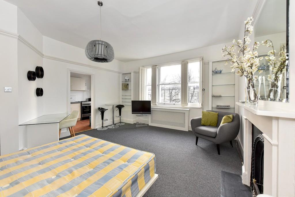 Elsham Road, Kensington, W14 Studio - £1,192 pcm (£275 pw)