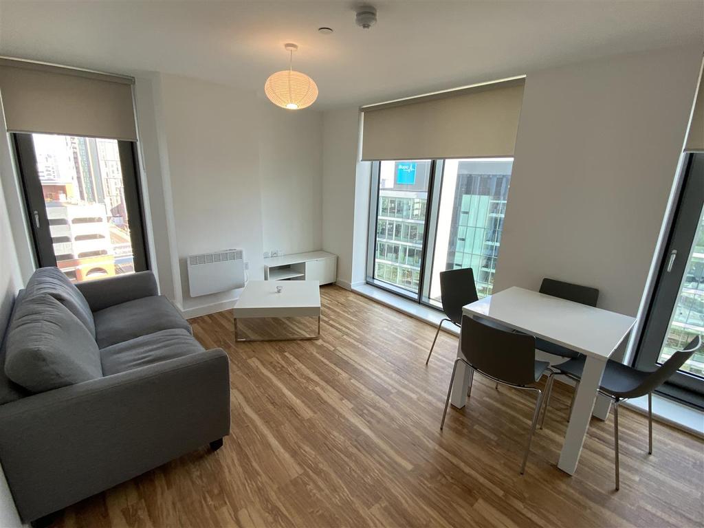 Michigan Avenue, Salford 2 bed apartment - £950 pcm (£219 pw)