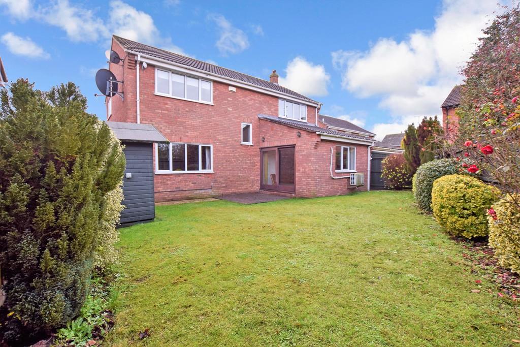 Valley Crescent West Bergholt Co6 3ed 4 Bed Detached House £450 000