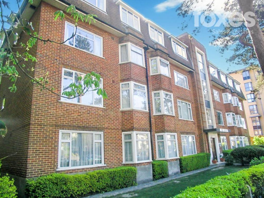 Wingfield Court, Manor Road, 1 bed house - £130,000