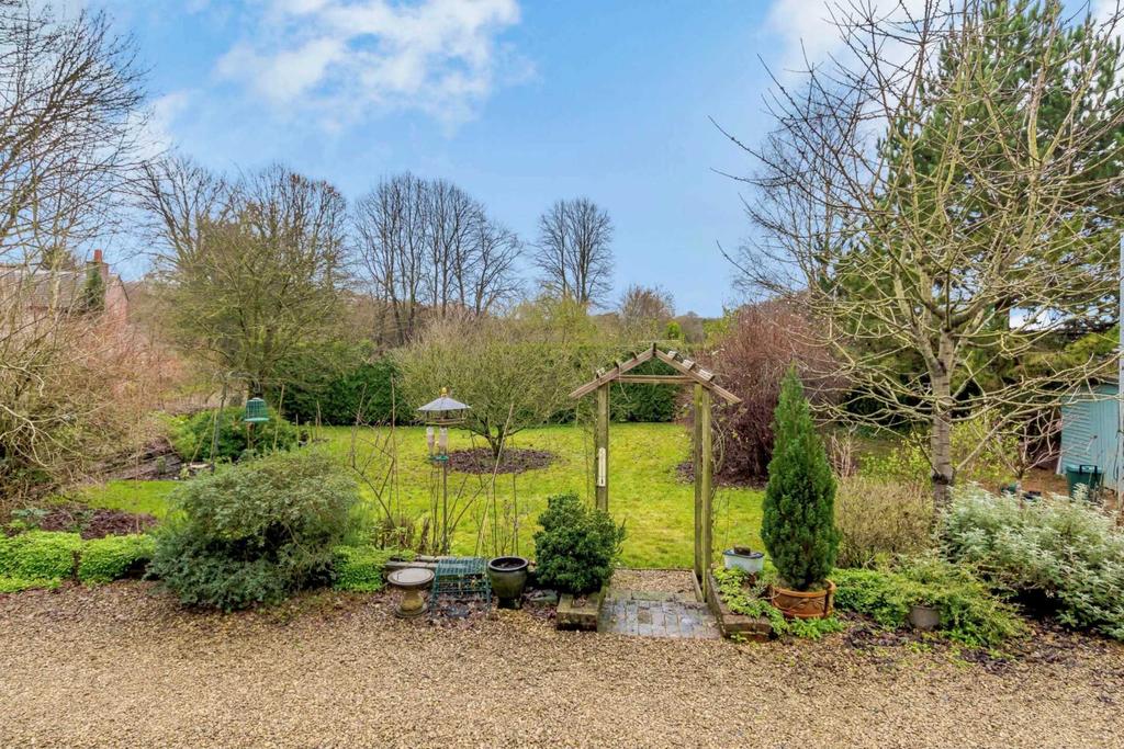 Codford 4 bed detached house - £495,000